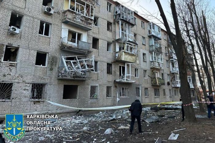 19 жилых домов в Харькове повреждены обстрелами за два последних дня (фото). Читайте на UKR.NET